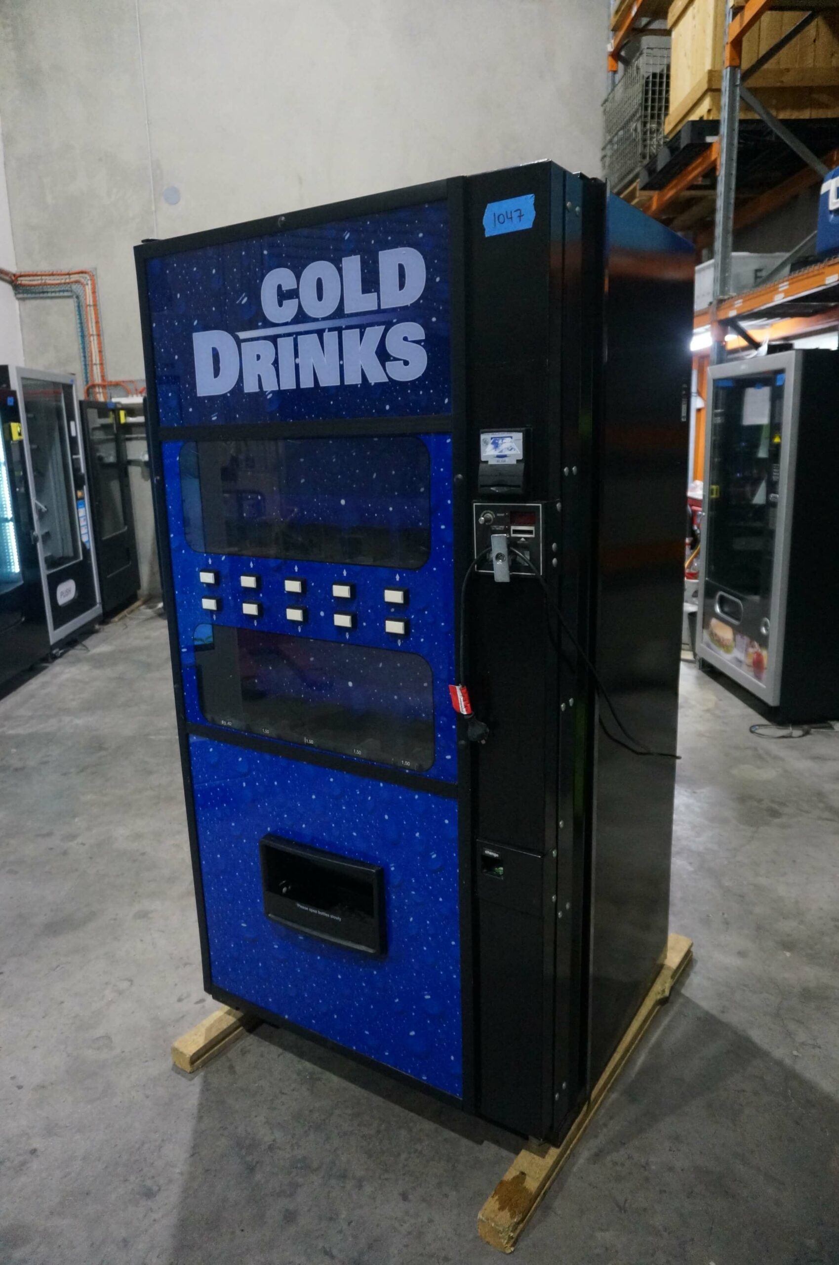 ROYAL HIGH-CAPACITY DRINK VENDING MACHINE - Vending Machines Australia