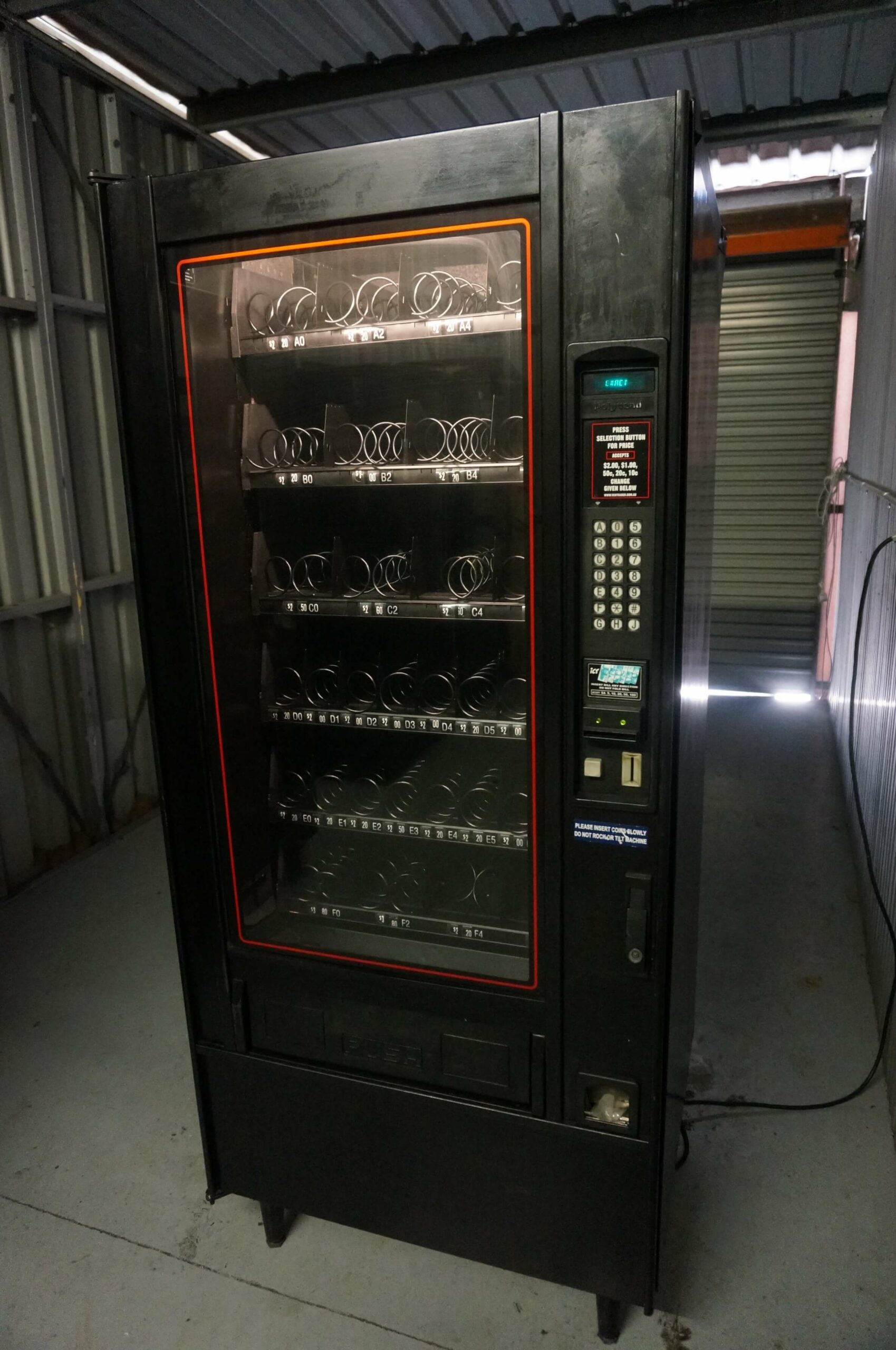 HIGH-CAPACITY SNACK VENDING MACHINE WITH CHILLER - Vending Machines ...