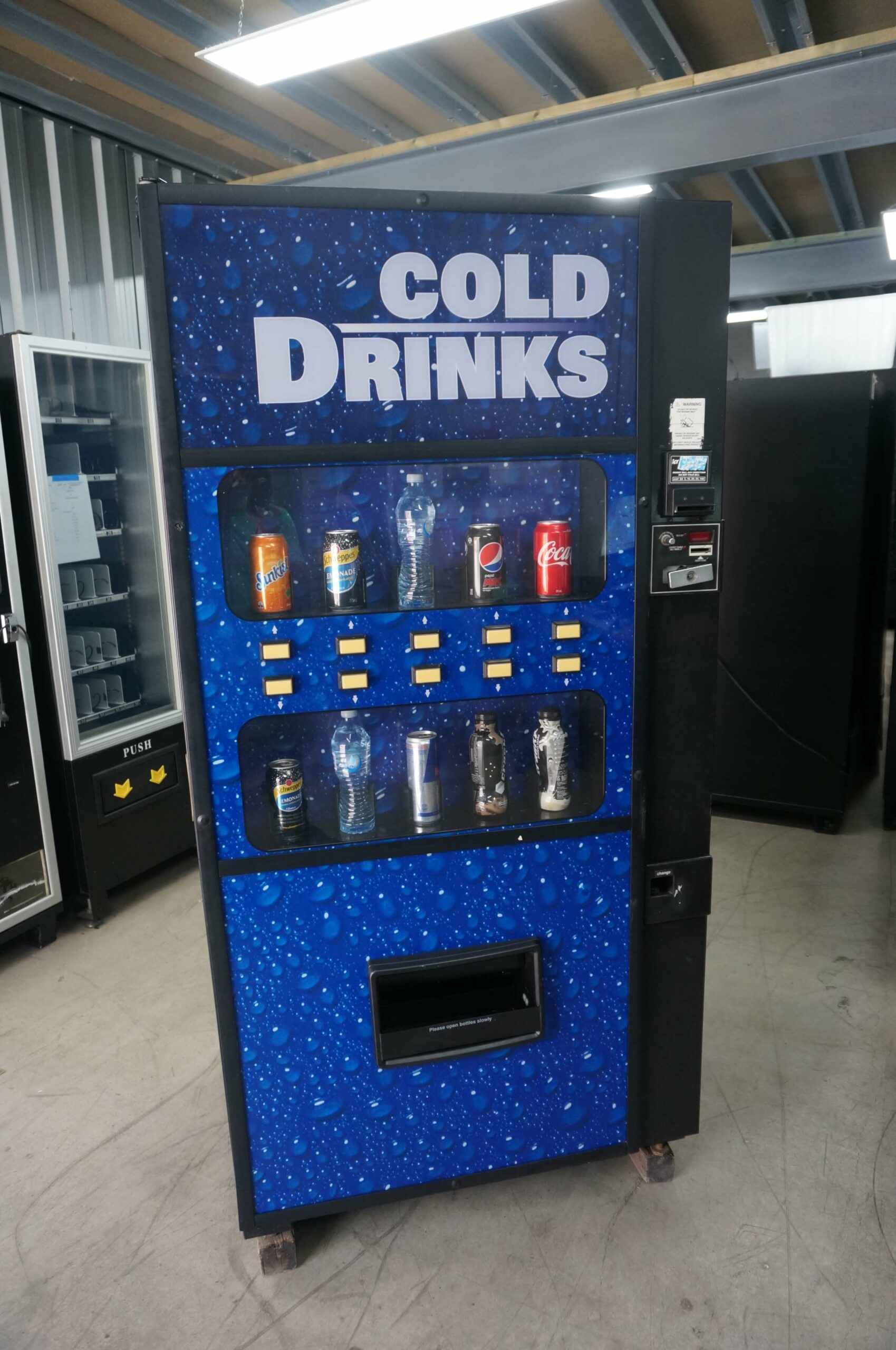 HIGH-CAPACITY DRINK VENDING MACHINE - Vending Machines Australia