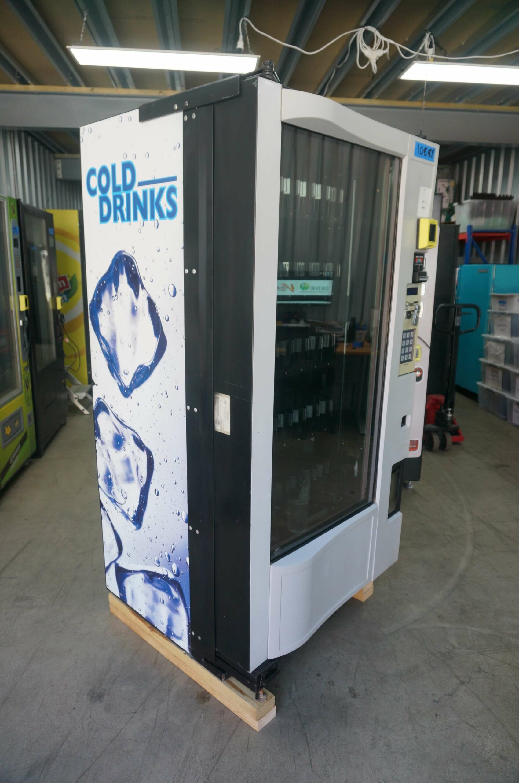 HIGH-CAPACITY DRINK VENDING MACHINE - Vending Machines Australia